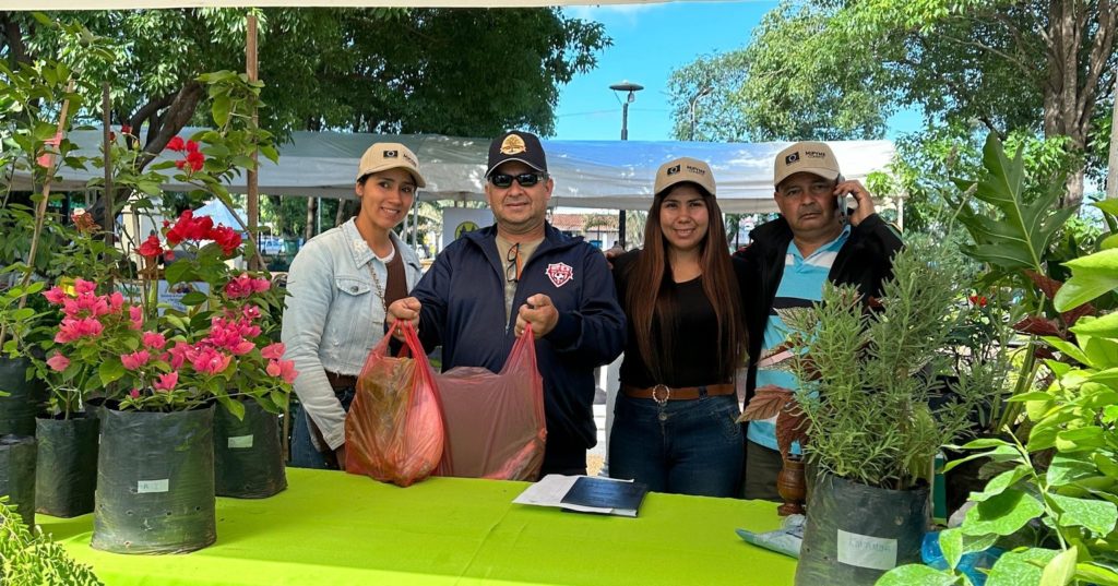 Volvió la feria de productores «De mi chacra a tu casa» – RCC